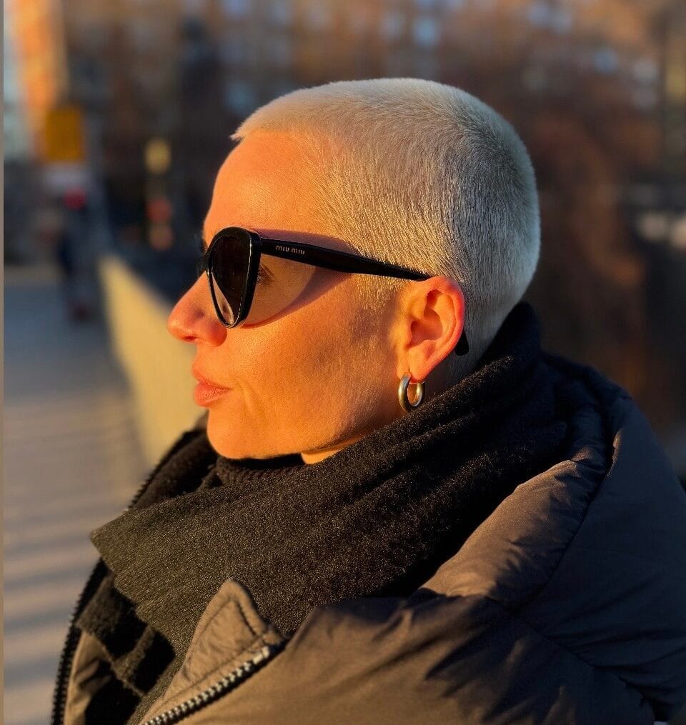 Buzz Cut woman: Edgy & Effortless Short Hair Trend